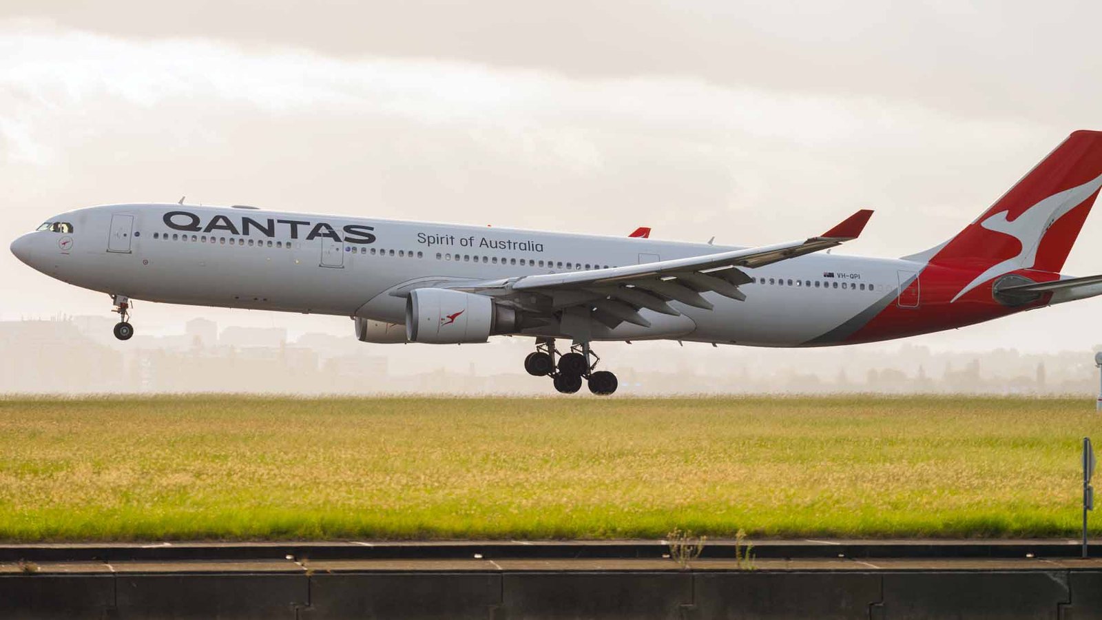 Qantas Data Breach Comes Days After FBI Warning for Aviation - Image ...